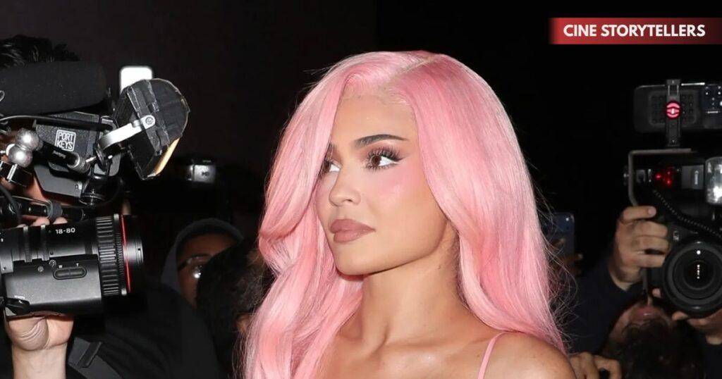 Kylie Jenner’s Bubblegum Pink Hair: Revisiting the Iconic ‘King Kylie’ Era – Cine Storytellers